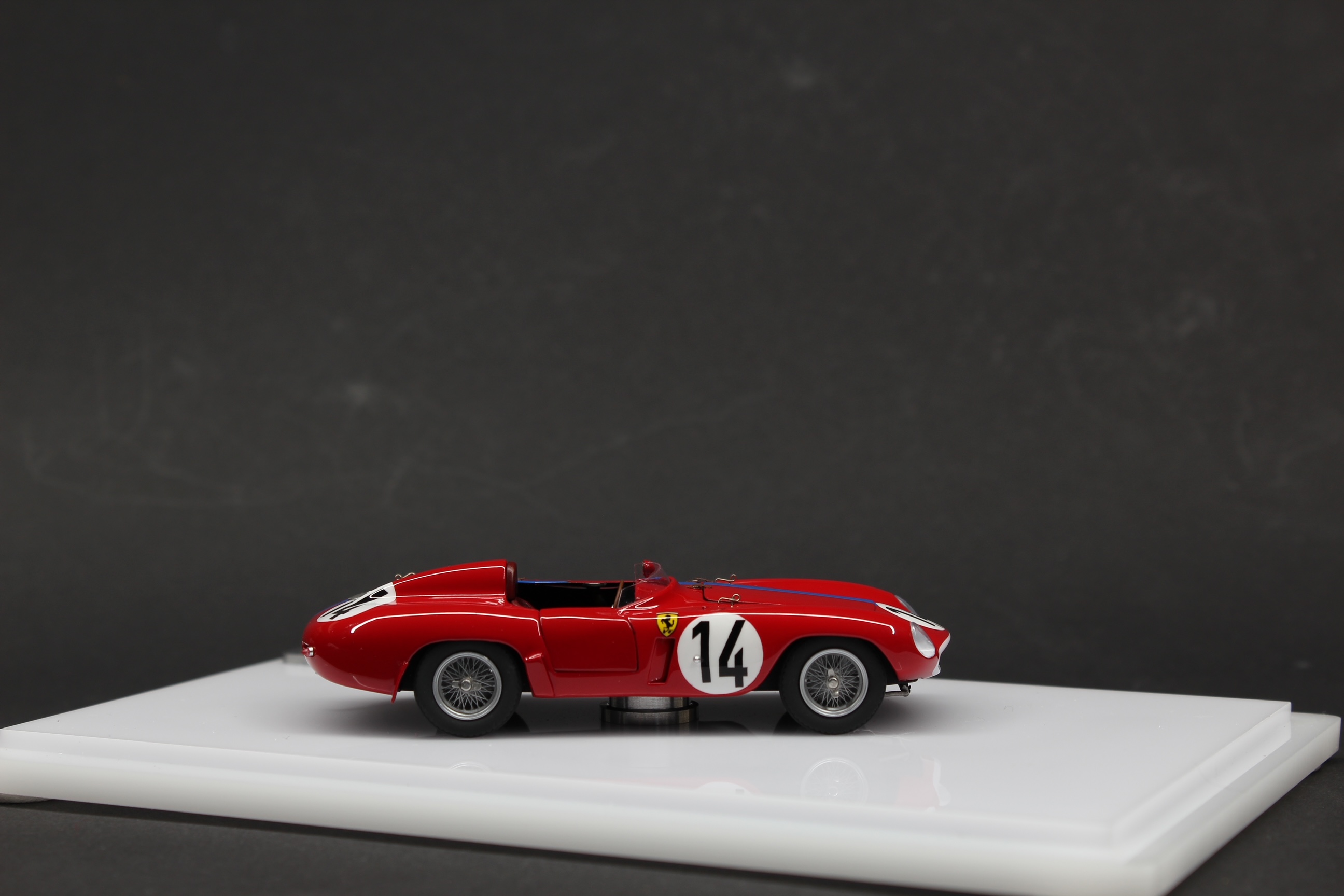 Ricardo Pedro : Ferrari 750 Monza 1955 -> Price on request, Modelart111