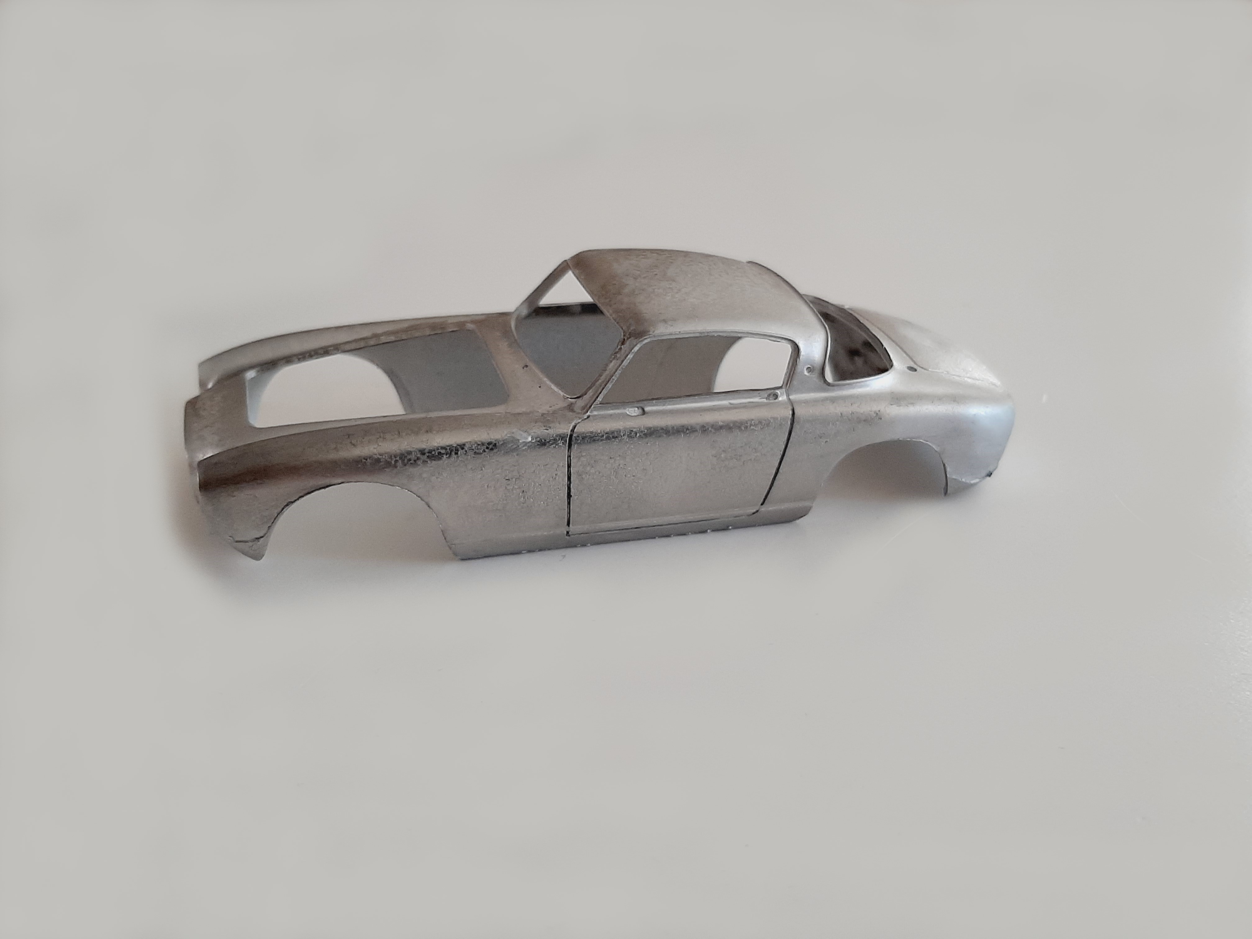 MODELART111 - 18.1 : Ferrari 250 europa gt with engine, Modelart111