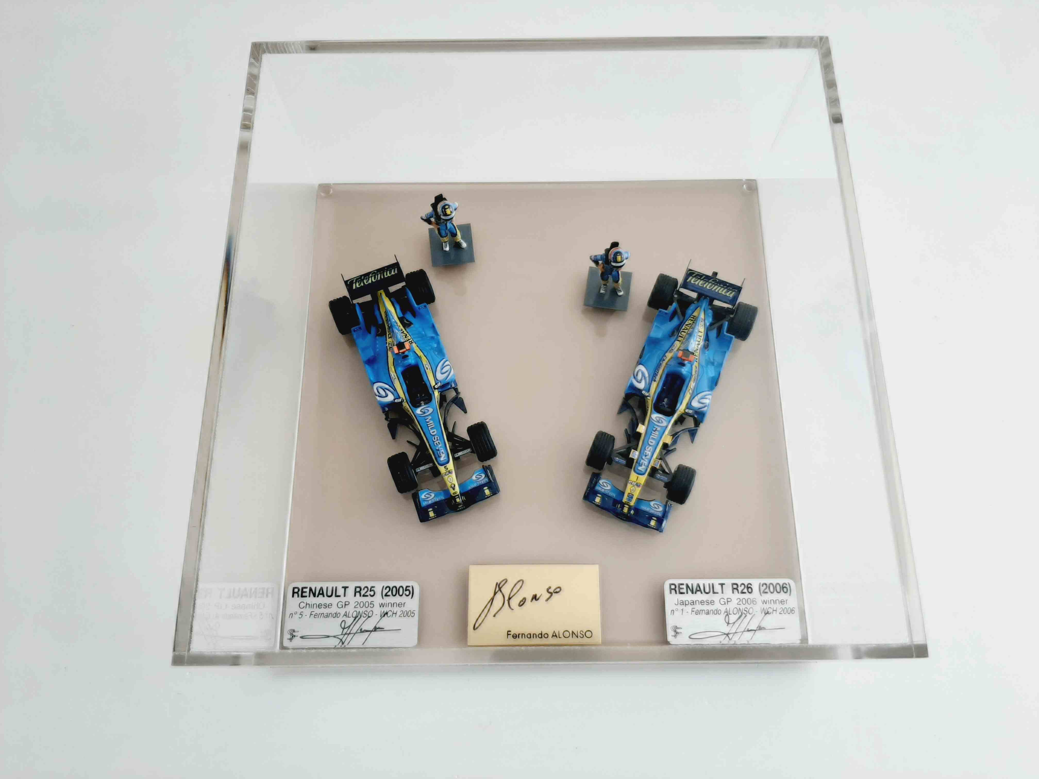 F. Suber : Renault R25 & R26 - World champion 2005 & 2006, Modelart111